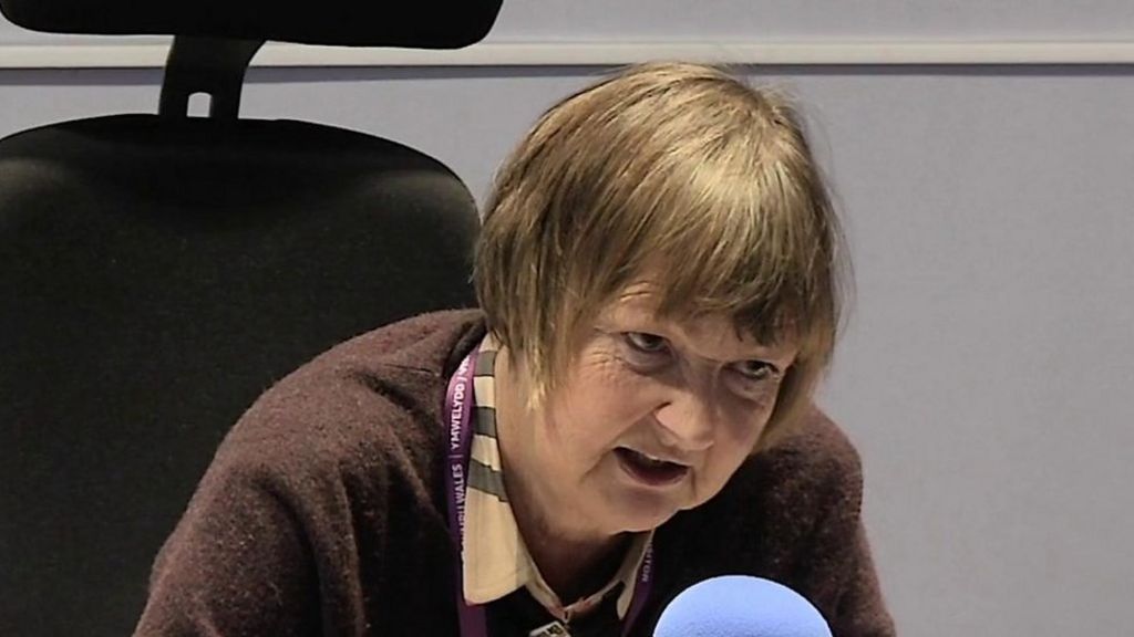 Pat Datblygu sy'n siarad yn deimladwy am farwolaeth ei ffrind Dave ...