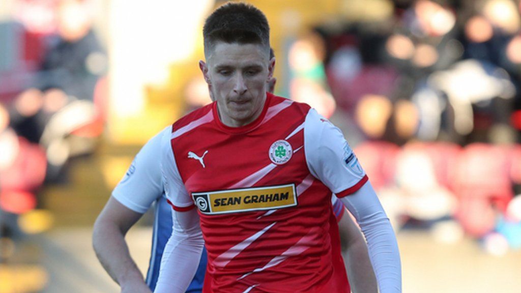 Watch: Curran strikes twice to give leaders Reds dramatic win - BBC Sport