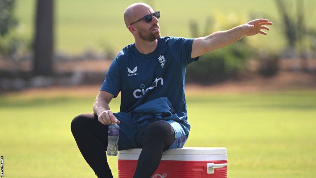 India v England: Jack Leach out of second Test with knee injury - BBC Sport