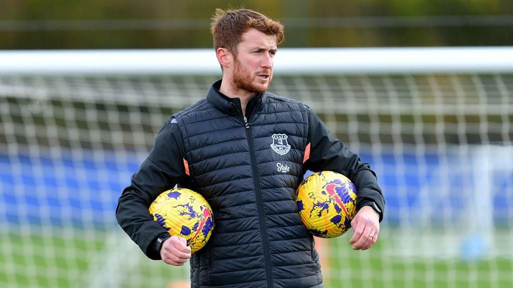 Everton: Jack Dowling to complete final marathon for late brother - BBC ...