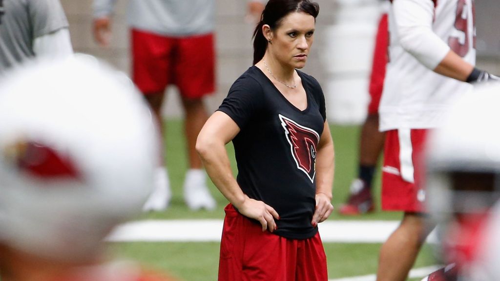 NFL: Final frontier crossed in women's coaching - Jen Welter - BBC Sport