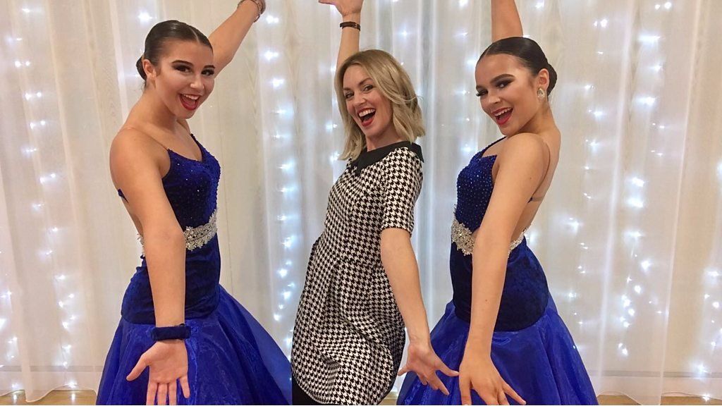 Strictly Come Dancing: Hayley learns the cha-cha-cha - BBC Newsround