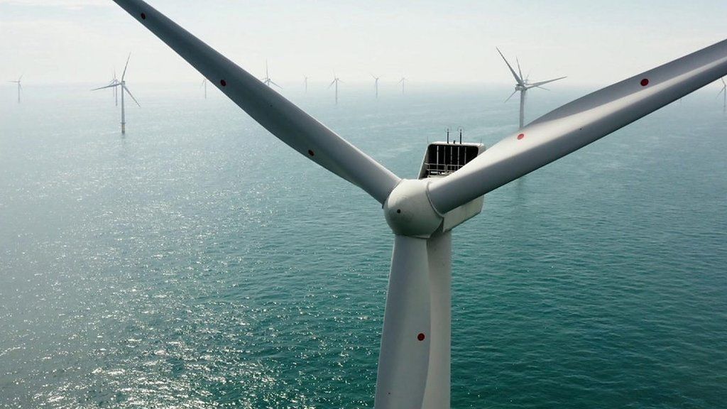 Minecraft Education: Offshore wind farm challenge in school - BBC Newsround