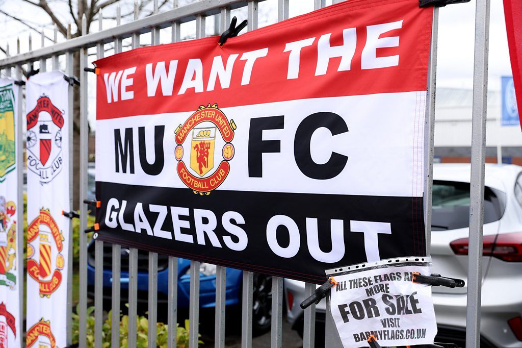 Manchester United: Fans protest against Glazer ownership at Old ...