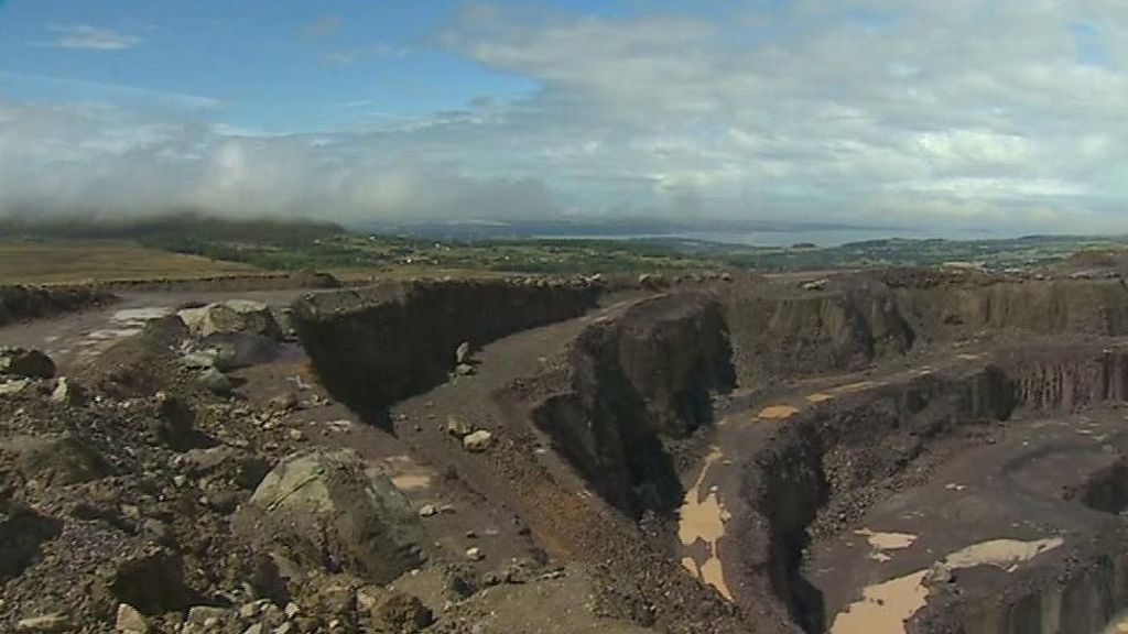 Digon o waith am 'genedlaethau' yn chwarel y Penrhyn - BBC Cymru Fyw