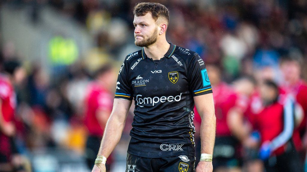 Steff Hughes: Dragons centre signs new long-term contract - BBC Sport