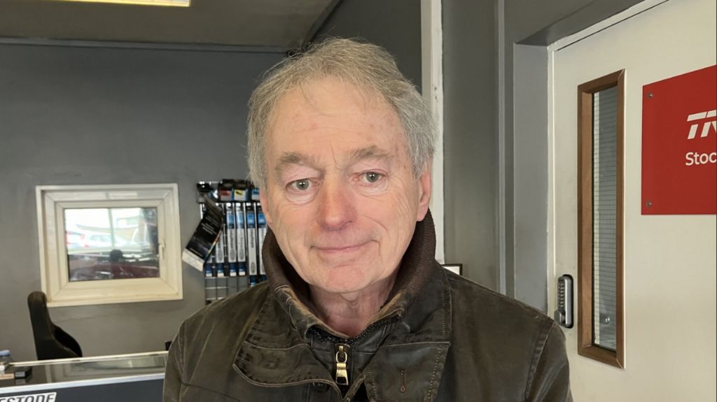 Grimsby roadworks causing 'frustration' for drivers - BBC News