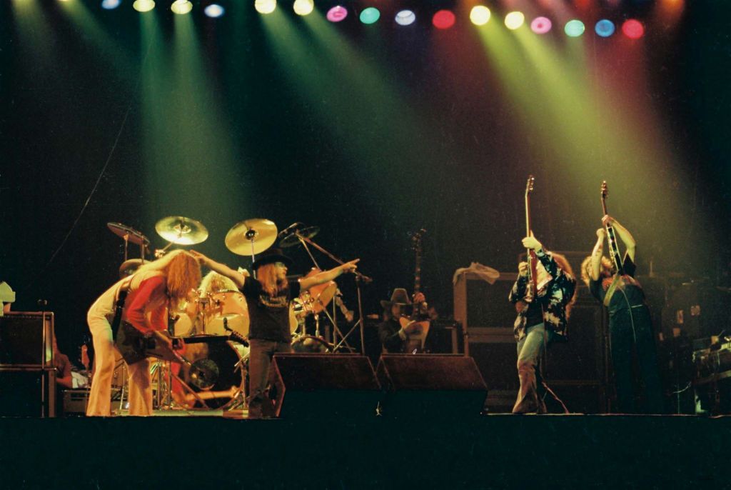 A look back at the Glasgow Apollo: From the Stones to Queen - BBC News