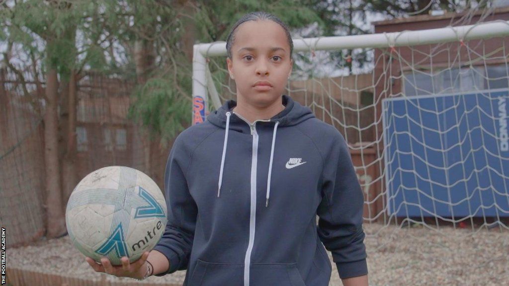 Premier League predictions: Chris Sutton v The Football Academy's Tash ...