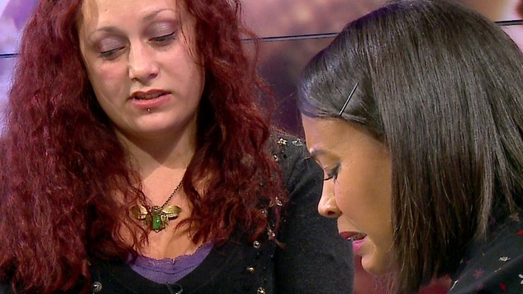 Presenter eats insects live on air - BBC Newsround