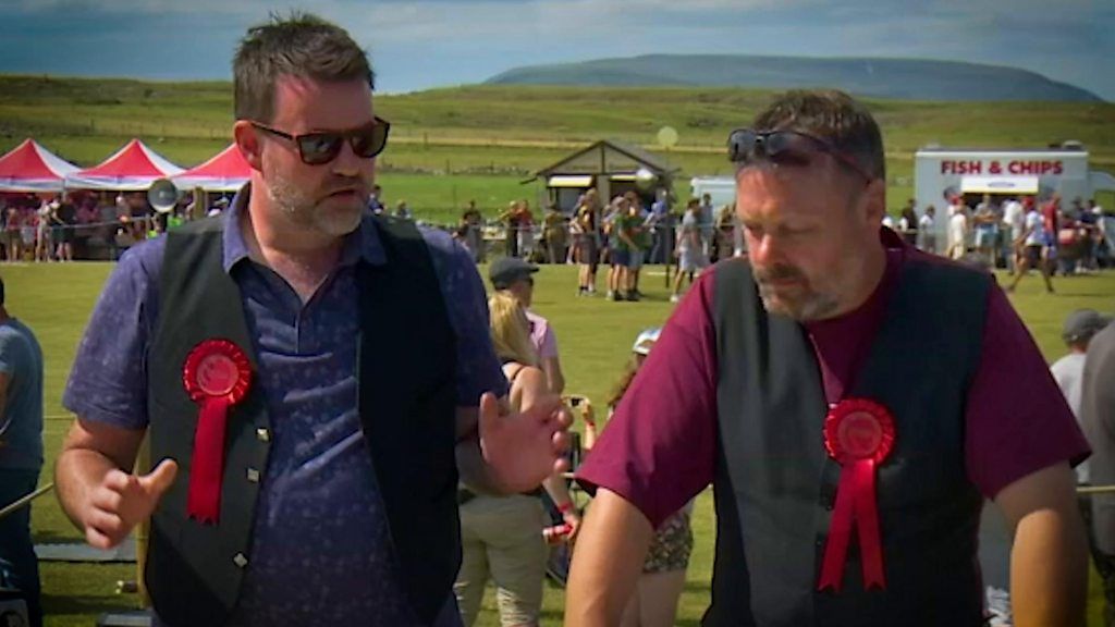 Roddy ac Ùisdean yn coginio Uighean Gàidhealach/Wyau'r Ucheldiroedd ...