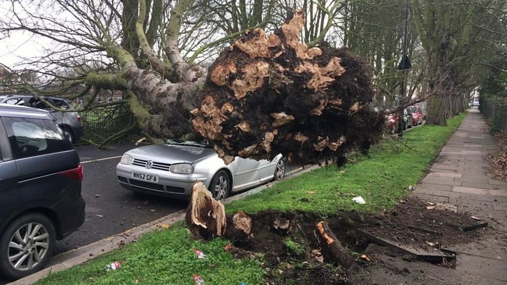 Storm Doris hits Britain causing travel chaos - BBC Newsround
