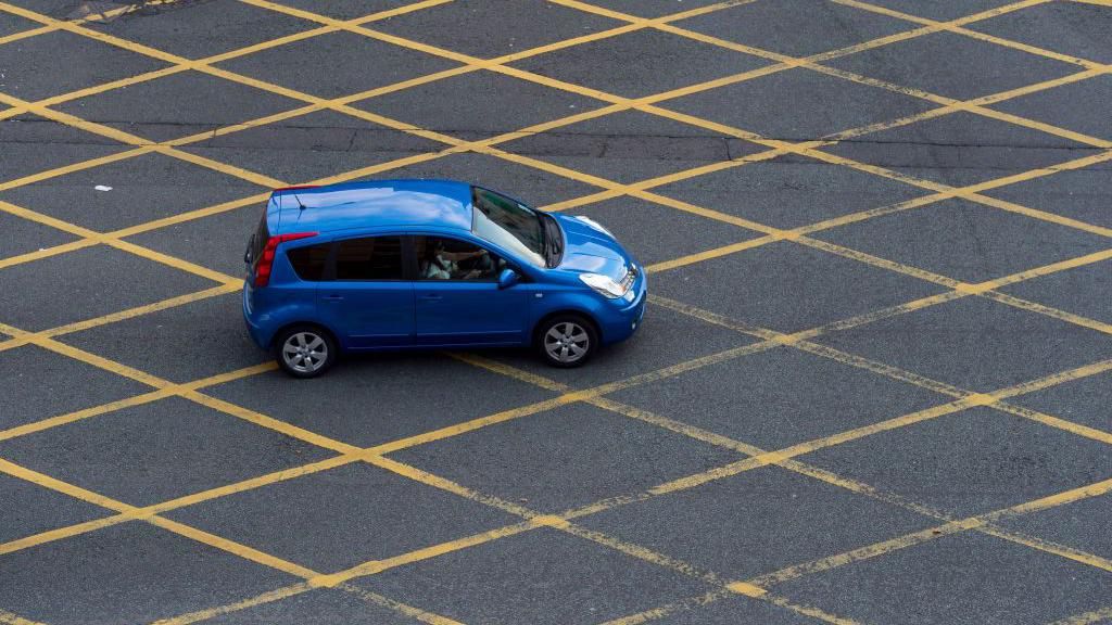 Yellow box junctions in Cardiff and London too big, says RAC - BBC News