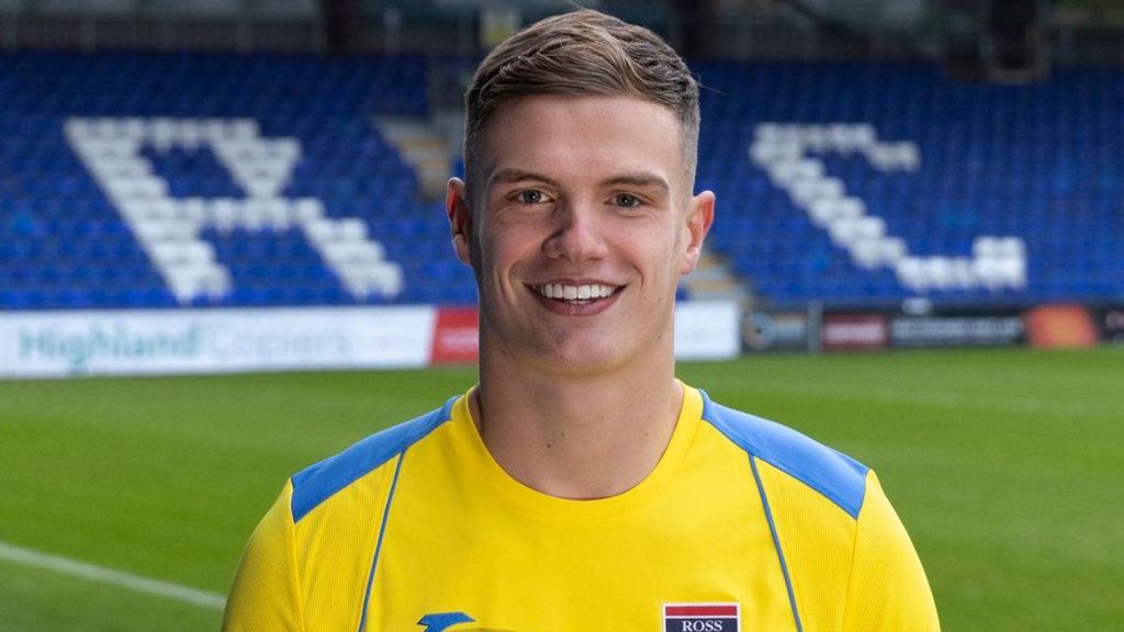 Fulham keeper Wickens joins County on loan - BBC Sport