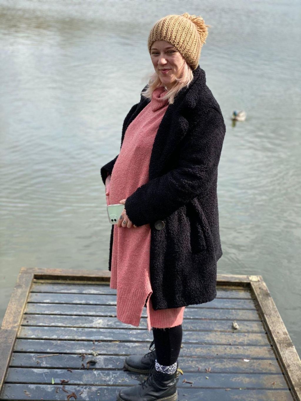 Grieving family says hospital failed mum who died in childbirth - BBC News