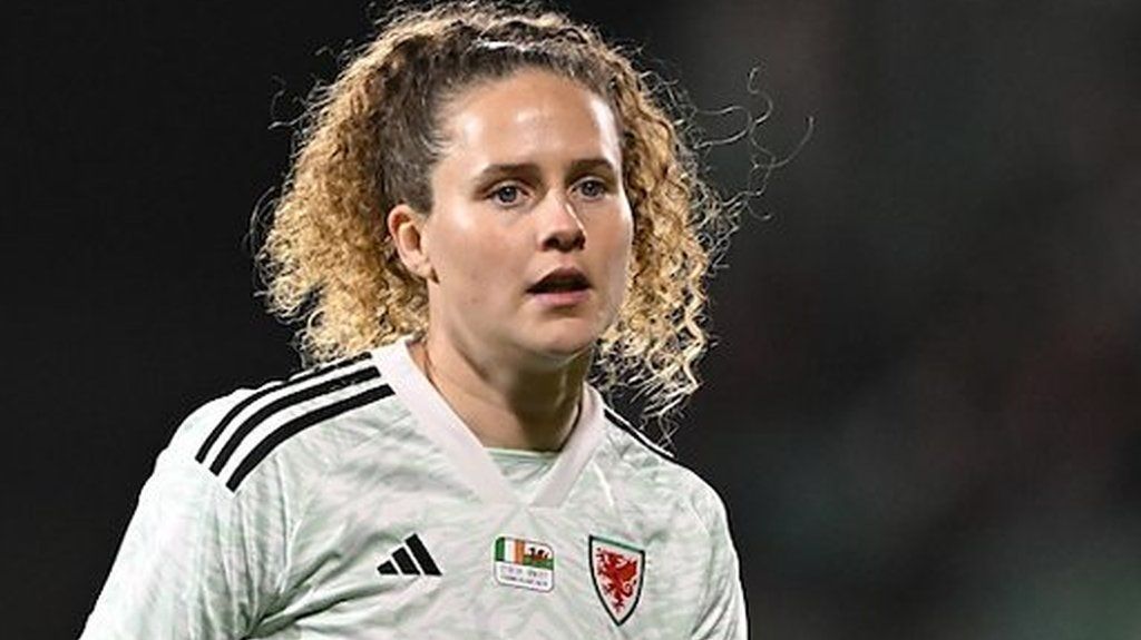 New Wales cap Lois Joel targets major tournament - BBC Sport