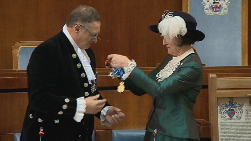 David Hempleman-Adams sworn in as high sheriff - BBC News