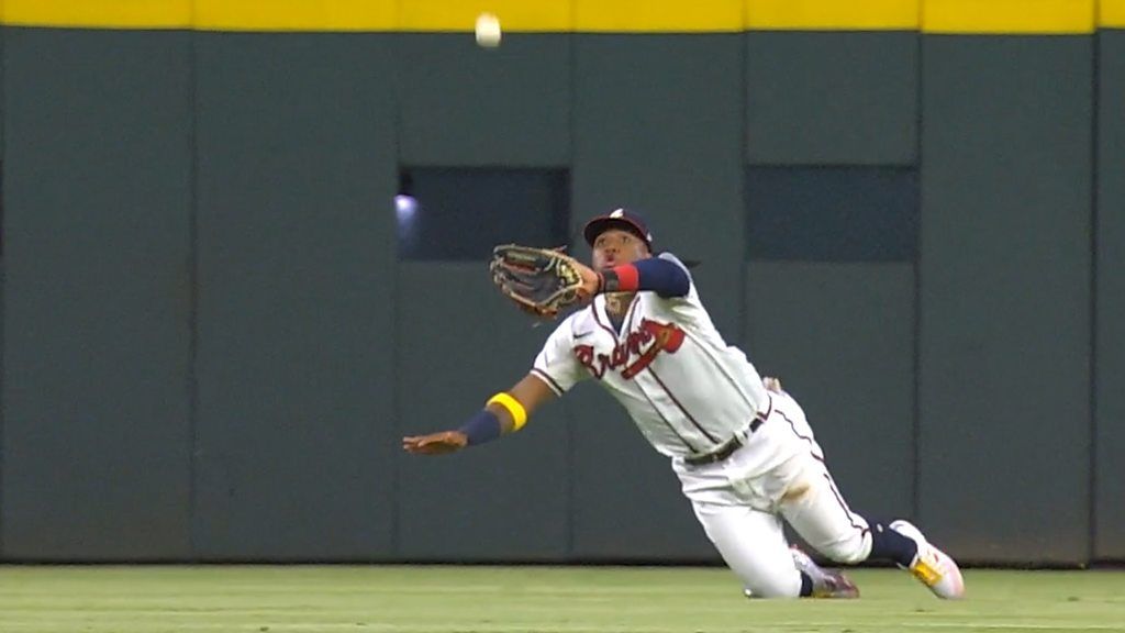 MLB: Ronald Acuna Jr. makes incredible catch for Atlanta Braves against ...