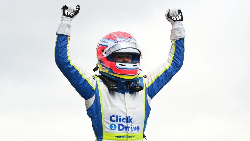 W Series: British driver Alice Powell takes victory in Hungary - BBC Sport