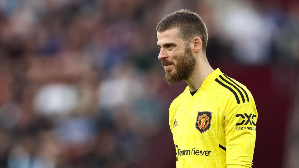Man Utd: 'De Gea has to go' - Bassong - BBC Sport