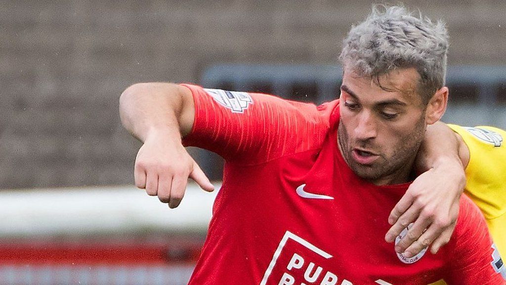 McDaid strikes late to beat Warrenpoint - BBC Sport