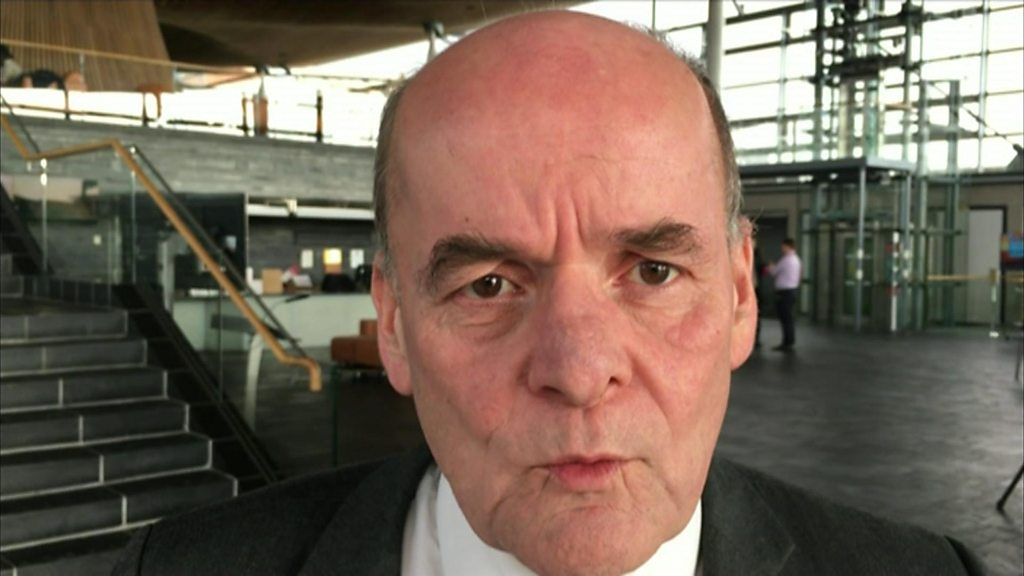 Holi'r Prif Weinidog: Dadansoddiad Vaughan Roderick - BBC Cymru Fyw