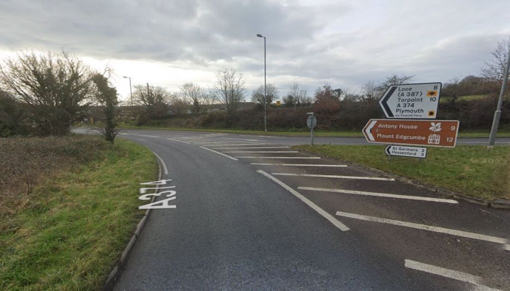 Car fire closes road in Trerulefoot - BBC News