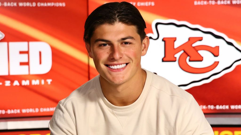 Louis Rees-Zammit: Ex-Wales wing should 'take two or three years to ...