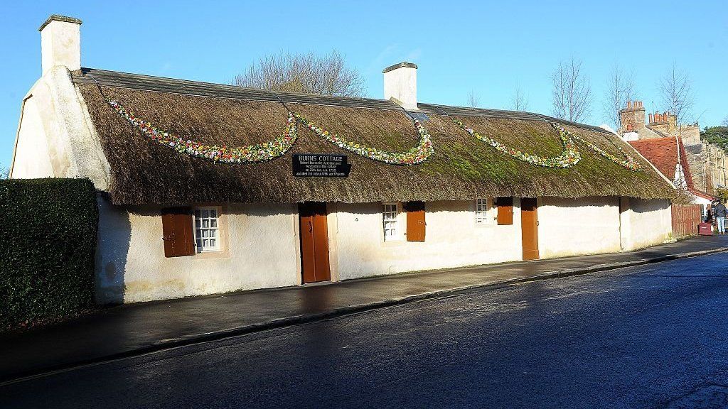 Robert Burns memorial plaque cast goes under the hammer - BBC News