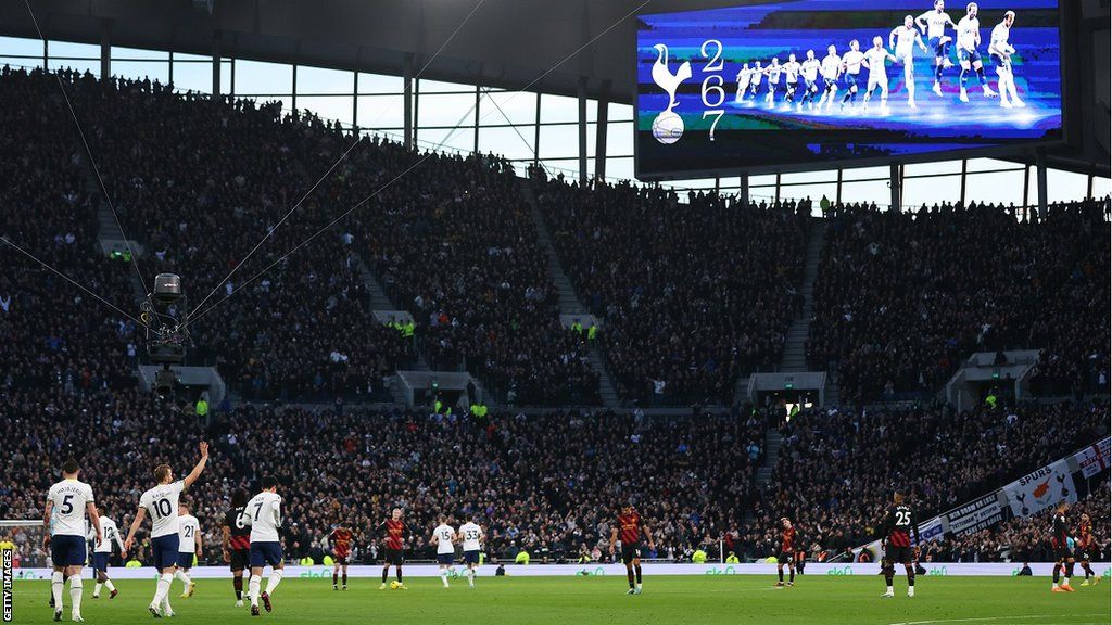 Harry Kane: Tottenham striker overtakes Jimmy Greaves as Spurs' all-time top scorer - BBC Sport