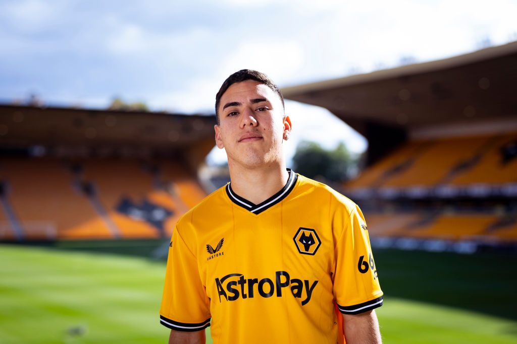Wolves: O'Neil delighted with 'talented' Gonzalez signing - BBC Sport