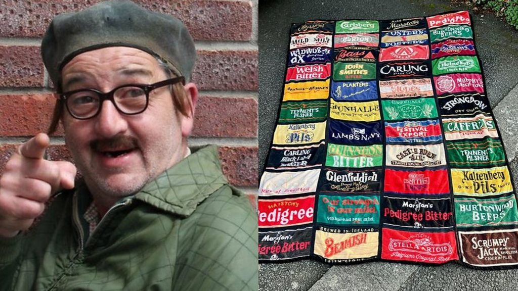 Gwerthu cwilt o dyweli cwrw C'mon Midffîld ar gyfer elusen - BBC Cymru Fyw