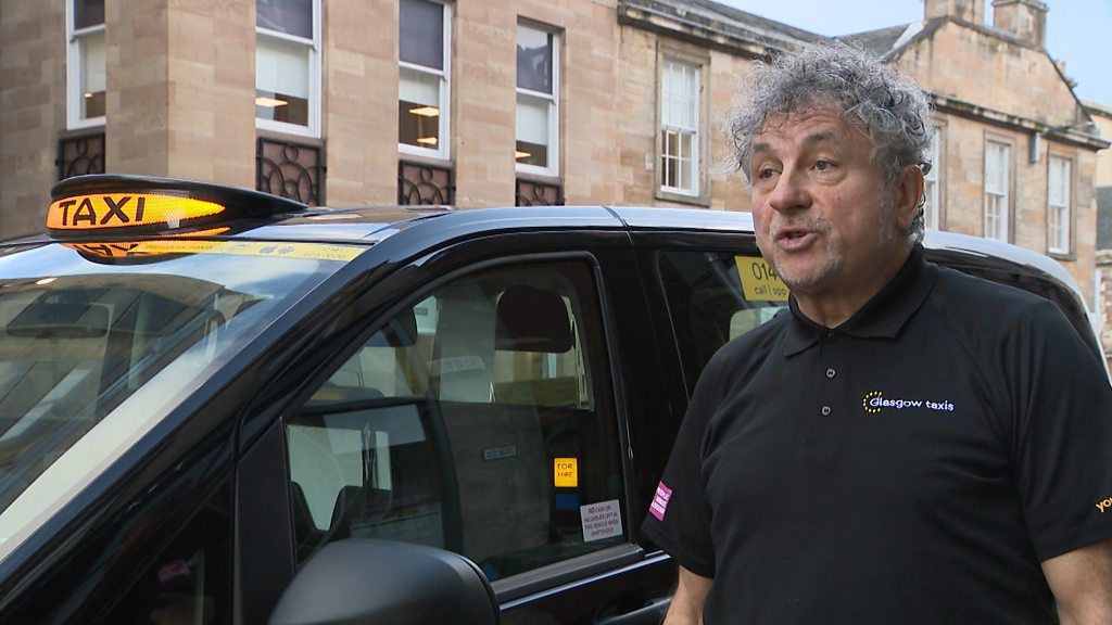 Covid: Taxi drivers earning 'less than £25 a day' in pandemic - BBC News