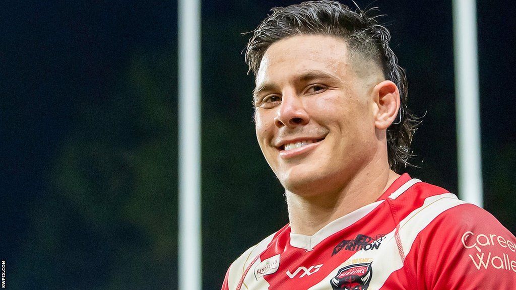 Shane Wright: Salford Red Devils back-rower signs three-year deal - BBC ...