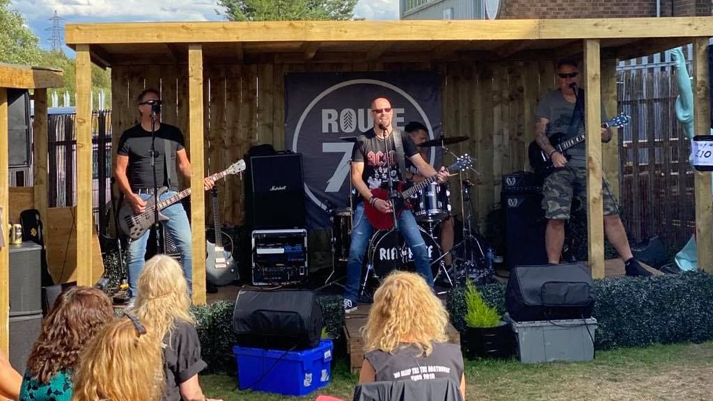 Covid brainwave: 'I turned my office into a cyclists' cafe' - BBC News