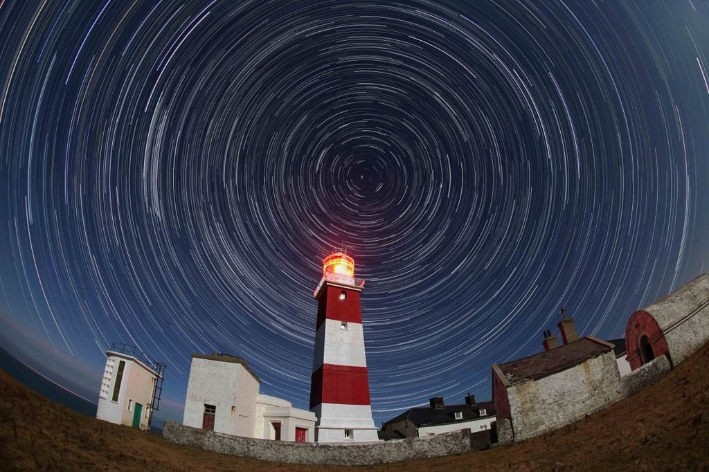 Oriel: Y sêr o Ynys Enlli - BBC Cymru Fyw