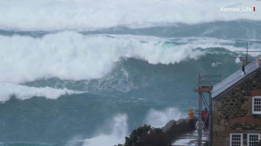 Storm Noa: Lightning strike on house as storm passes - BBC News