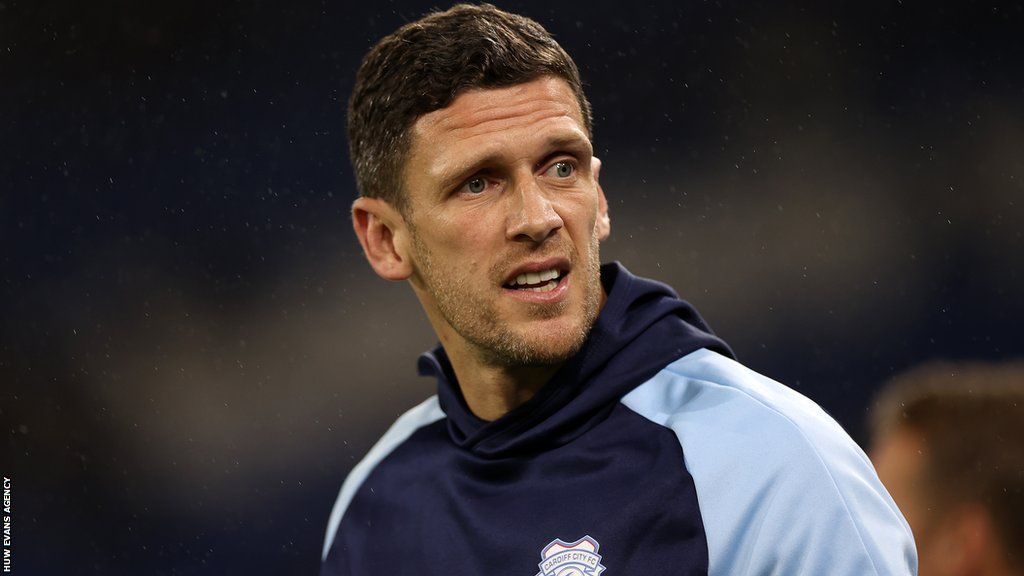 Cardiff City sack manager Mark Hudson - BBC Sport