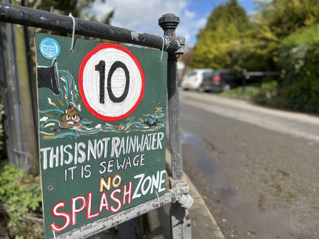 'Russian poolette' road in Berkshire renamed Sewage Street - BBC News