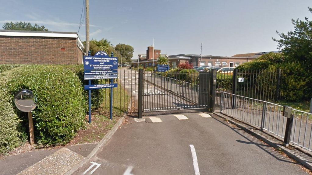 Chichester: Primary school to relocate to new site - BBC News