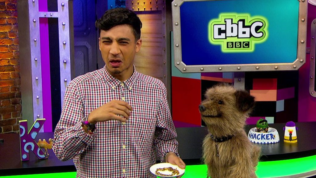 CBBC presenters Hacker and Karim eat bugs - BBC Newsround