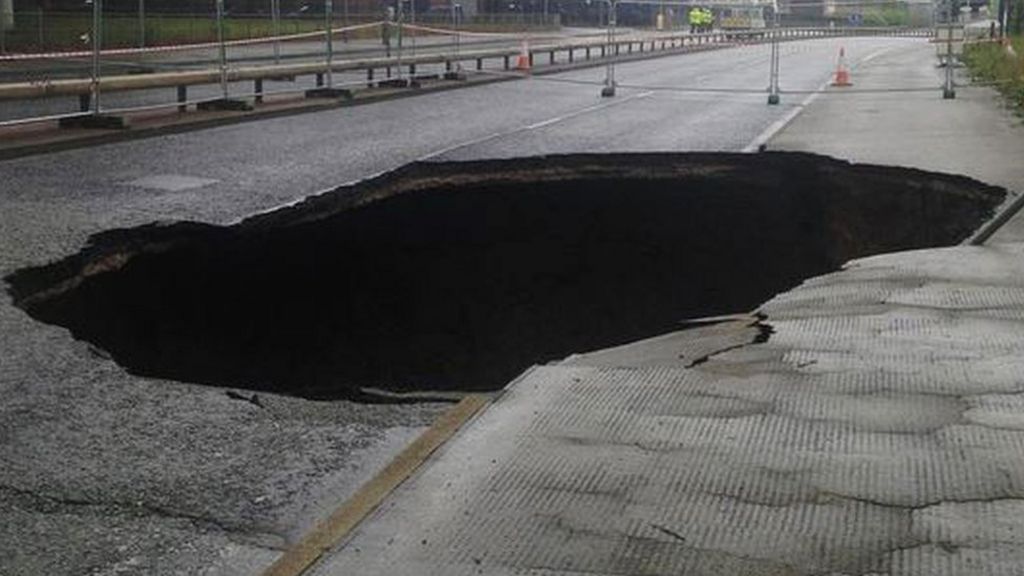 Repairs to Manchester sinkhole could take weeks - BBC Newsround