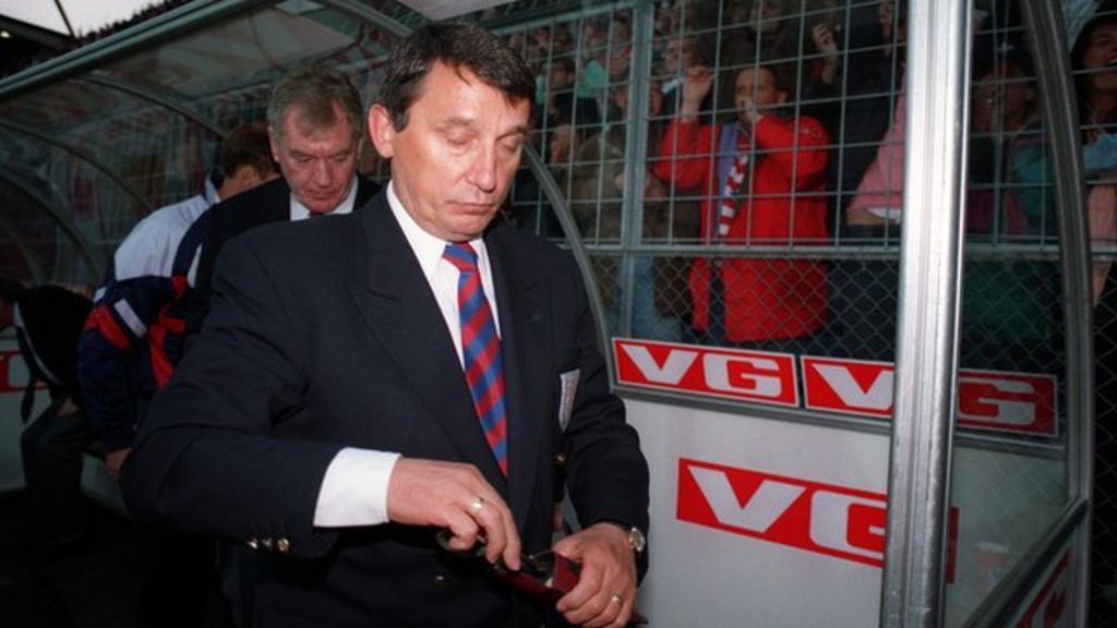 Graham Taylor: The day he resigned as England manager - BBC Sport