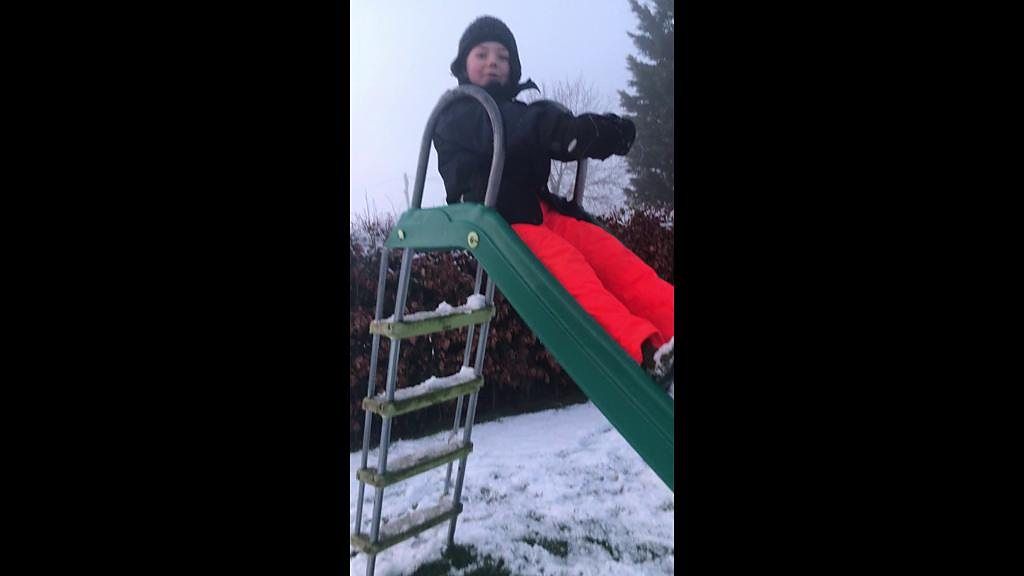 Snow fun - BBC Newsround