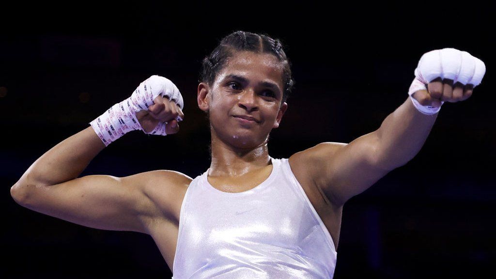 Teen Afghan refugee becomes boxing champion in two years - BBC News