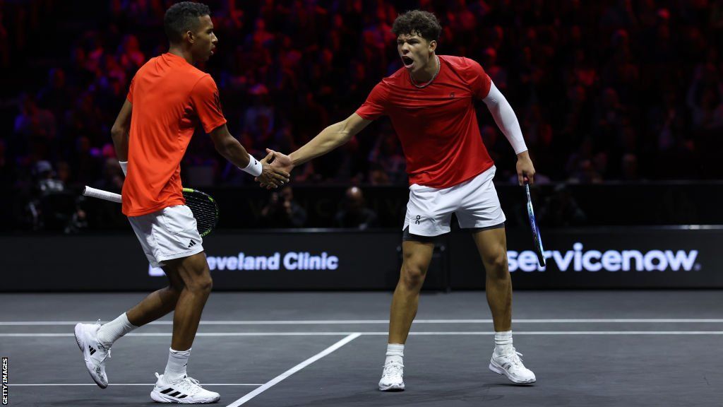 Laver Cup: Defending champions Team World lead 10-2 heading into final day - BBC Sport