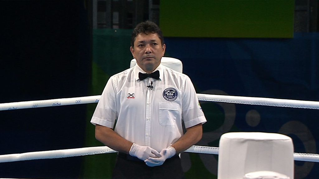 Rio Olympics 2016: Crowd cheer on Brazilian boxing referee - BBC Sport