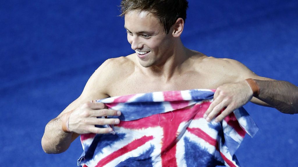 Rio Olympics 2016: GB's Tom Daley into 10m platform semi-final - BBC Sport