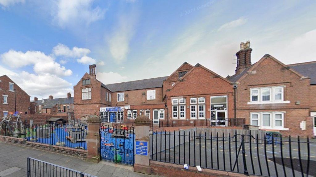 Parents' cars banned from third Newcastle school - BBC News