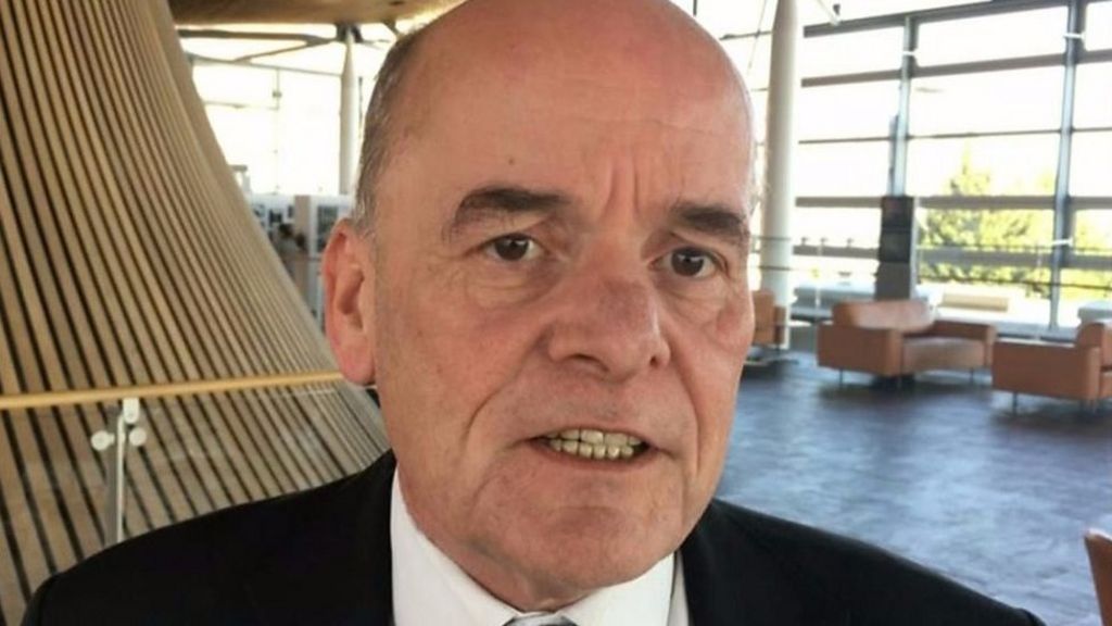 Holi'r Prif Weinidog: Dadansoddiad Vaughan Roderick - BBC Cymru Fyw